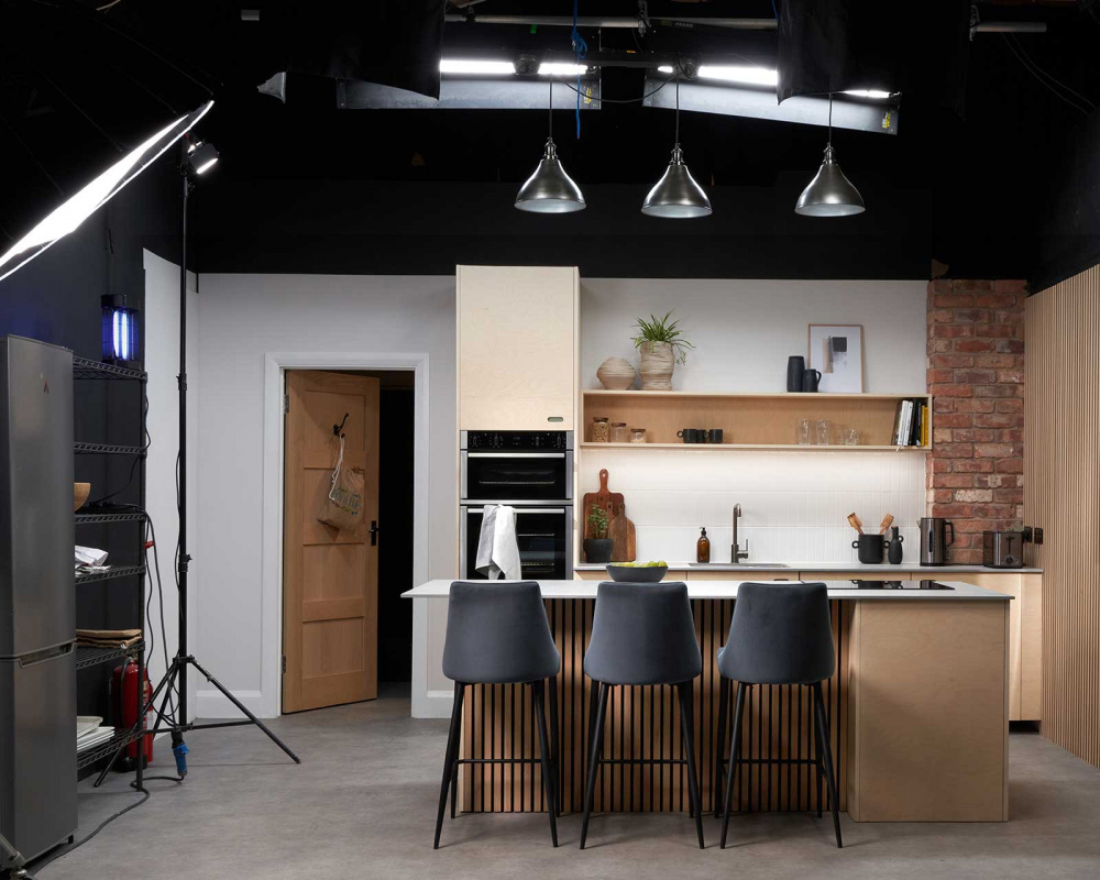 Studio rental for photos and video [+] Basement Photography & Studio Rental